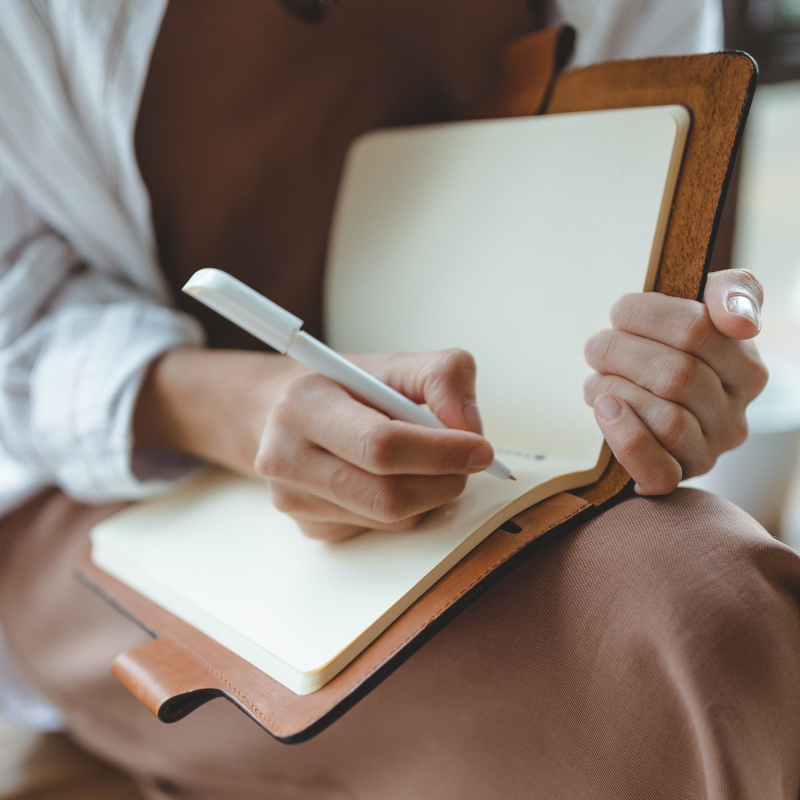 4 Tips for Living with A Messy Person